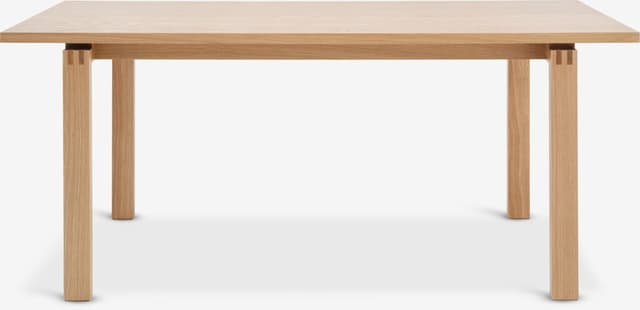 Modern Oak Dining Table 3D Model — Free Download | FurniMesh
